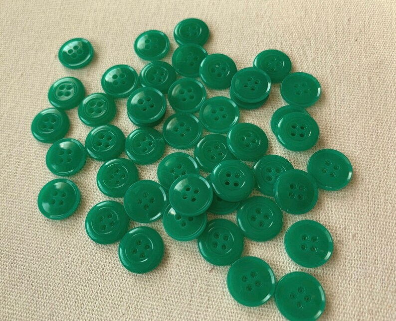 Small Kelly Green Buttons 14mm 1/2” Sewing Buttons, 12 Vintage, Plastic ...
