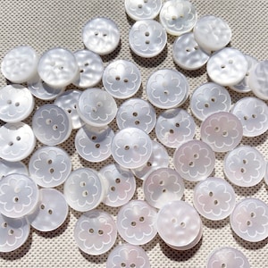 Medium Button White Sewing Buttons 3/4" 20mm Vintage Sewing Button 2 ...