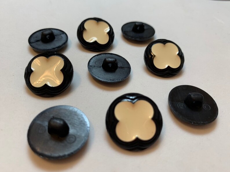 Medium Button in Black and Ivory Plastic Button Sewing Button 20mm 3/4 Inch- 6 Buttons Fashion ...