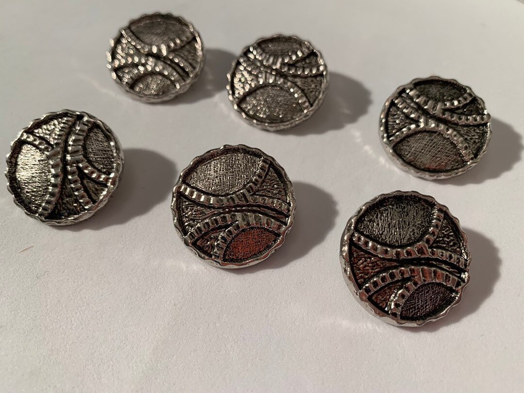 Silver Medium Button With Texture Design Button Plastic Sewing Buttons ...