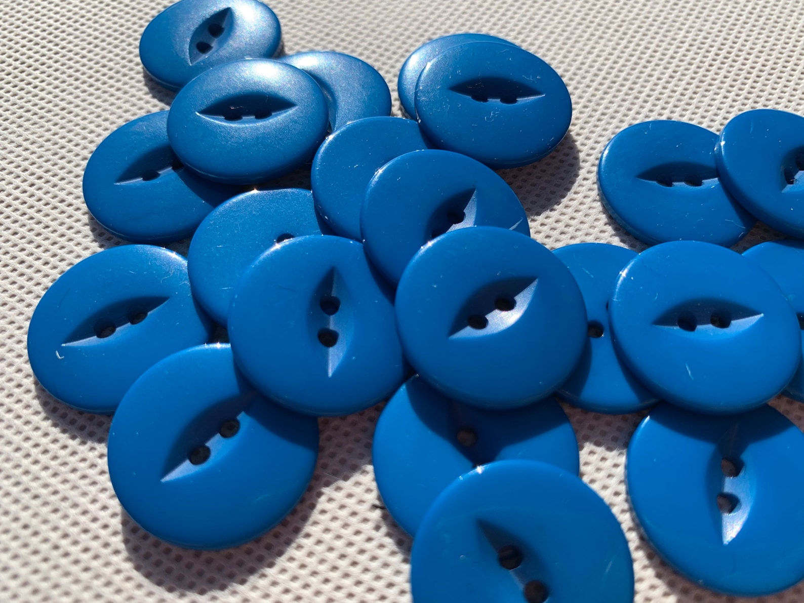 Medium Blue Buttons Fish Eye Design Sewing Buttons 7/8 Inch Sewing ...
