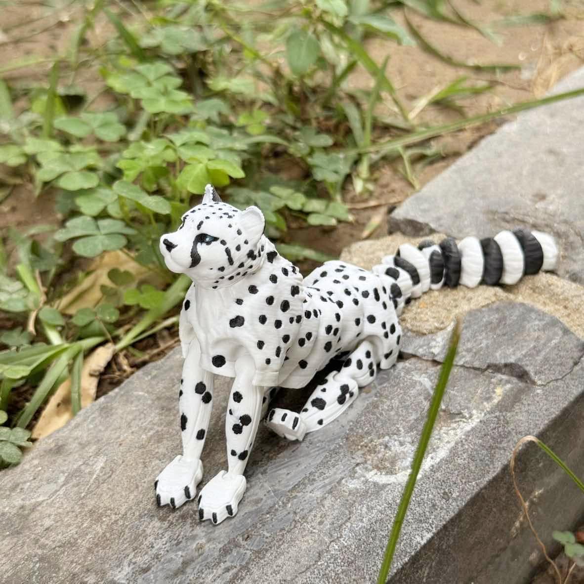 3D Printed Articulated Snow Leopard: Poseable Big Cat Desk Decor - Etsy