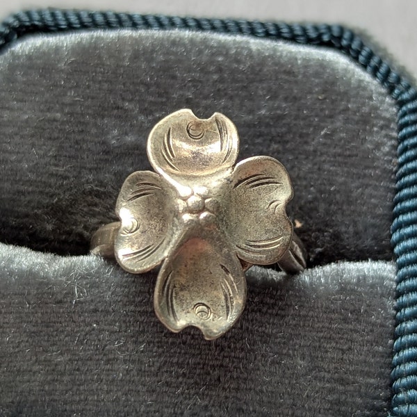 Dogwood Flower Ring - Etsy