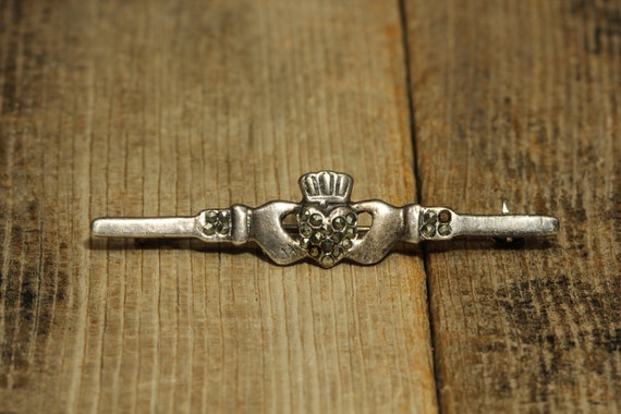Claddagh pin store