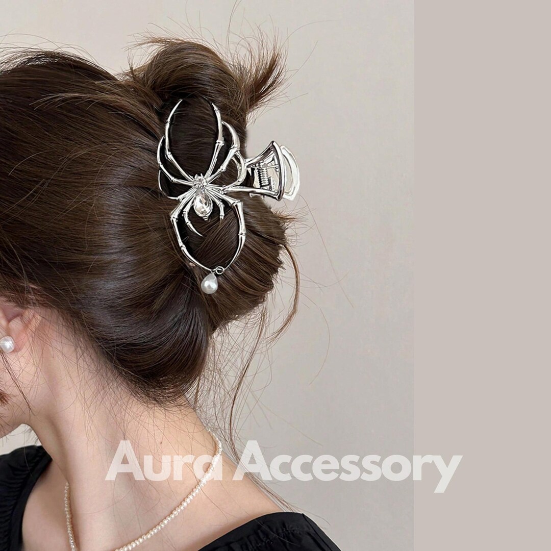 The Silver Spider Hair Clip