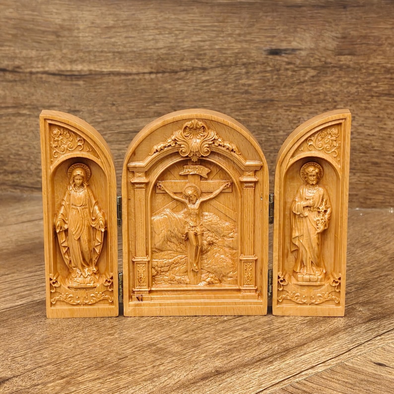 Saint Joseph and Virgin Mary Statue — Catholic Triptych Altar With ...