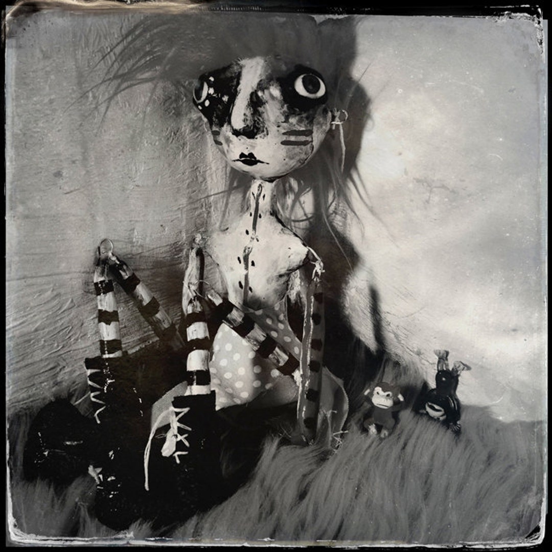 Depressed Art, Creepy Photography, Sad Cute Doll, Moody Wall Art ...