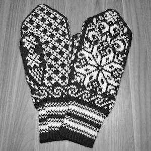 Erlends Mittens Pattern - Selbu - Pattern - Knitting Chart - Diagram ...