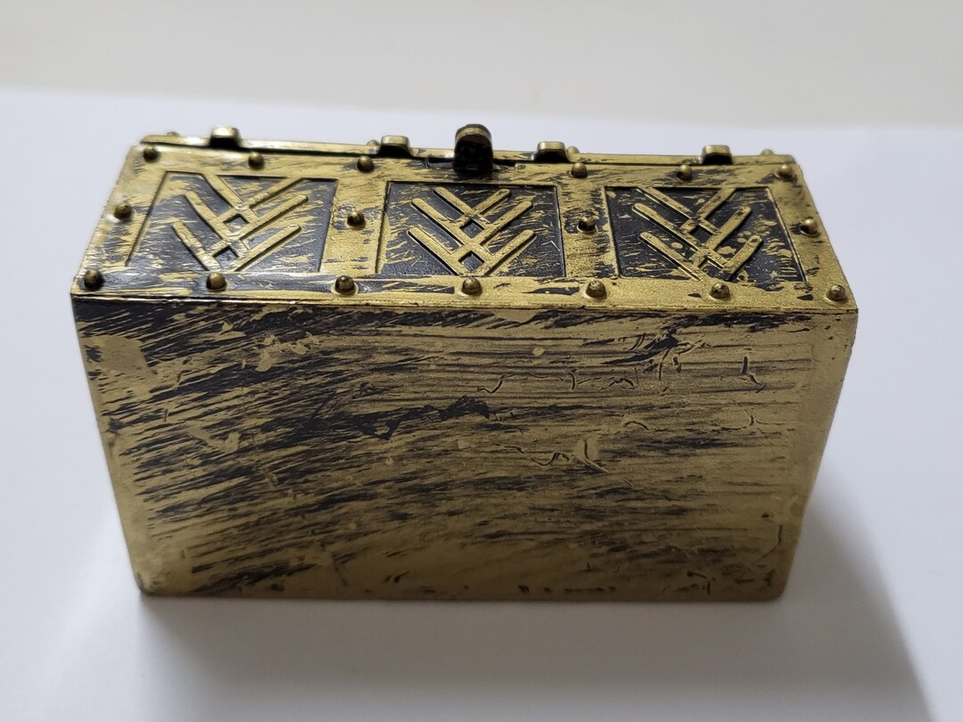 New~lot of (1) Antiqued Gold Plastic Mini Treasure Chest With Moveable ...