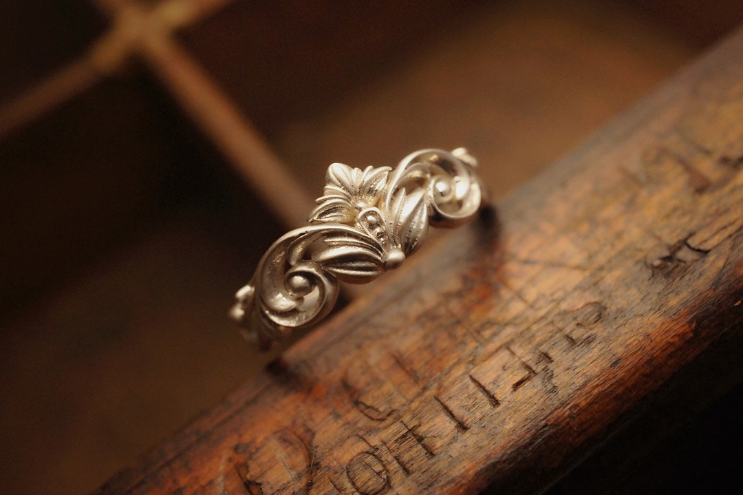 The 925 Sterling Silver Victoria Crown Ring - Etsy