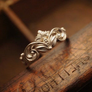 The 925 Sterling Silver Victoria Crown Ring - Etsy