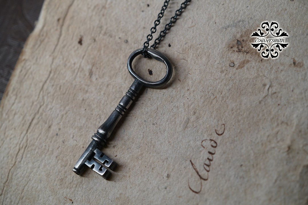 NEW! 925 Sterling Silver the Antique Key Pendant - Etsy