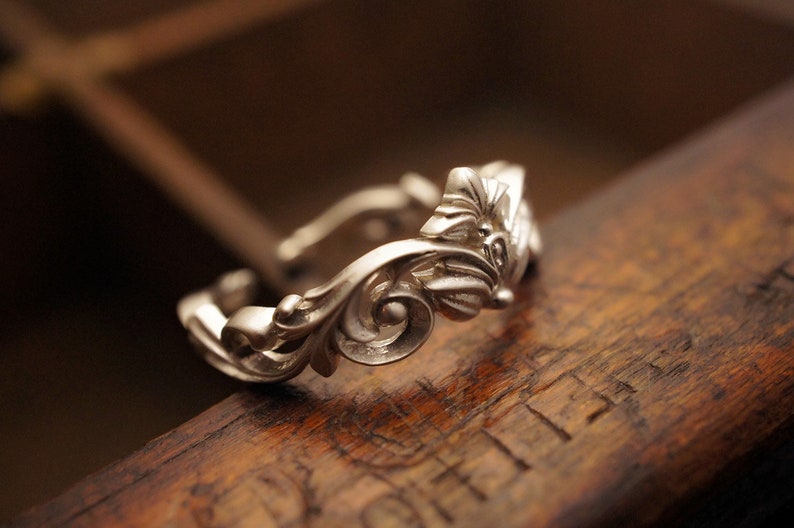 The 925 Sterling Silver Victoria Crown Ring - Etsy