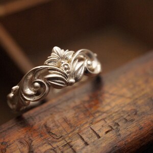 The 925 Sterling Silver Victoria Crown Ring - Etsy