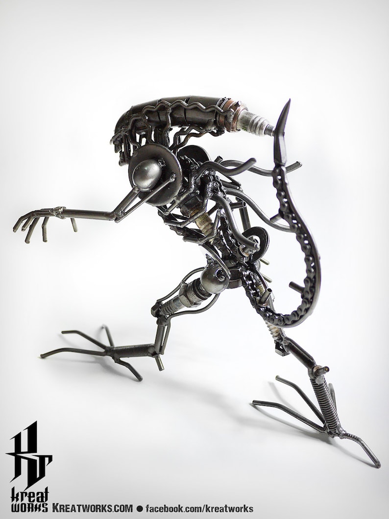 Mini Metal Monster : Tail up small Item - Etsy