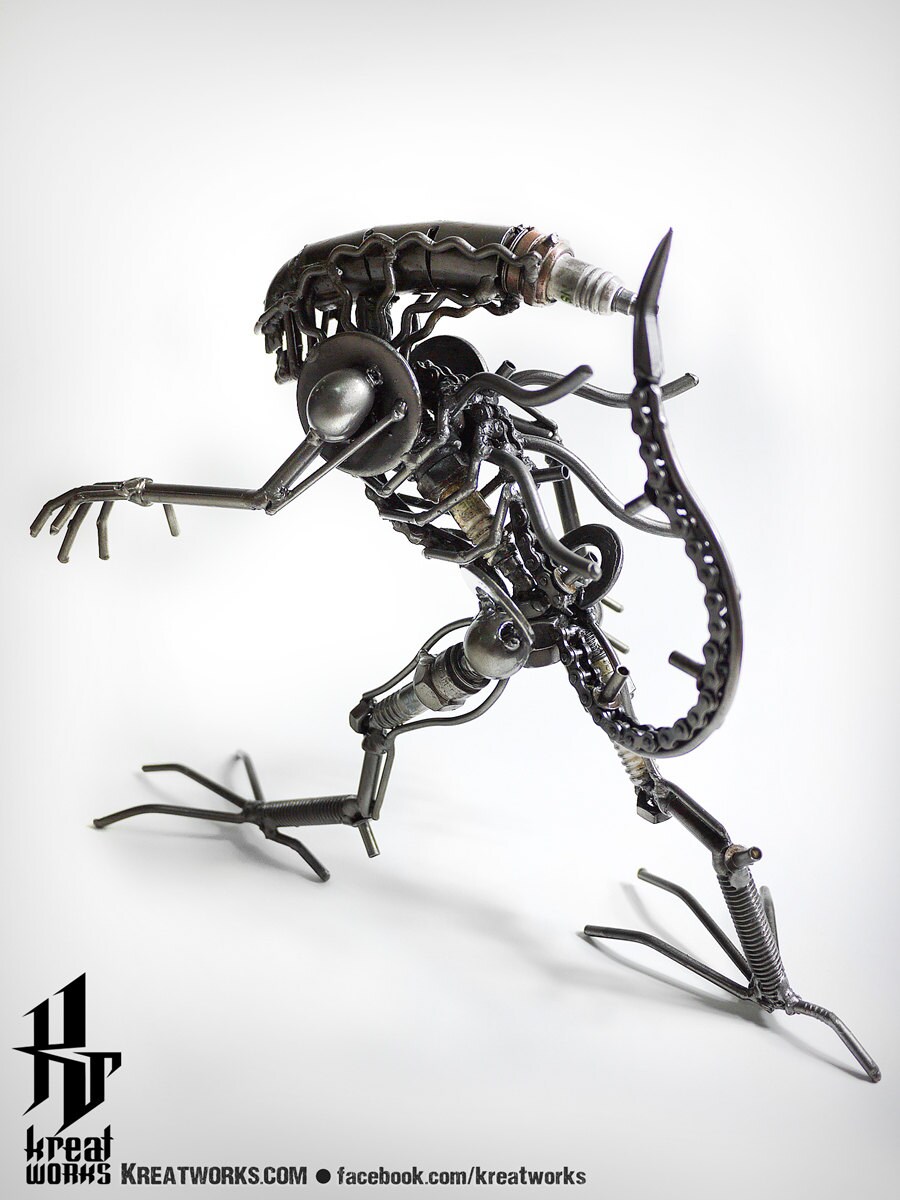 Mini Metal Monster : Tail up small Item - Etsy