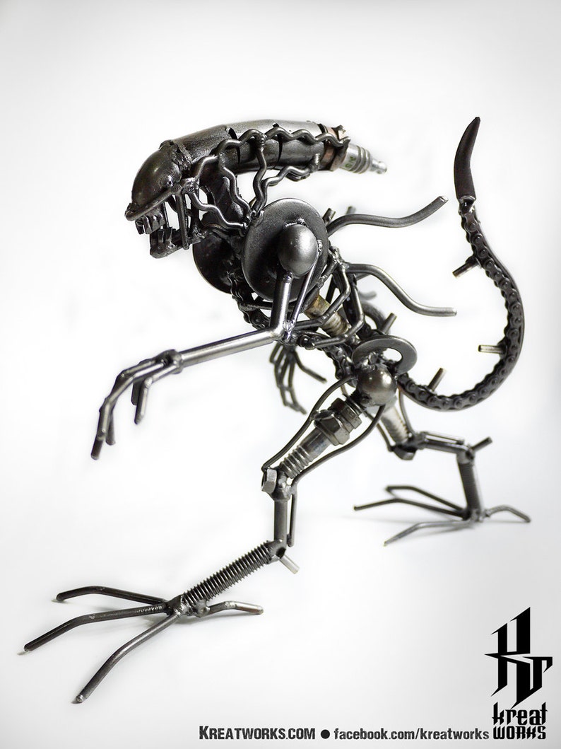 Mini Metal Monster : Tail up small Item - Etsy