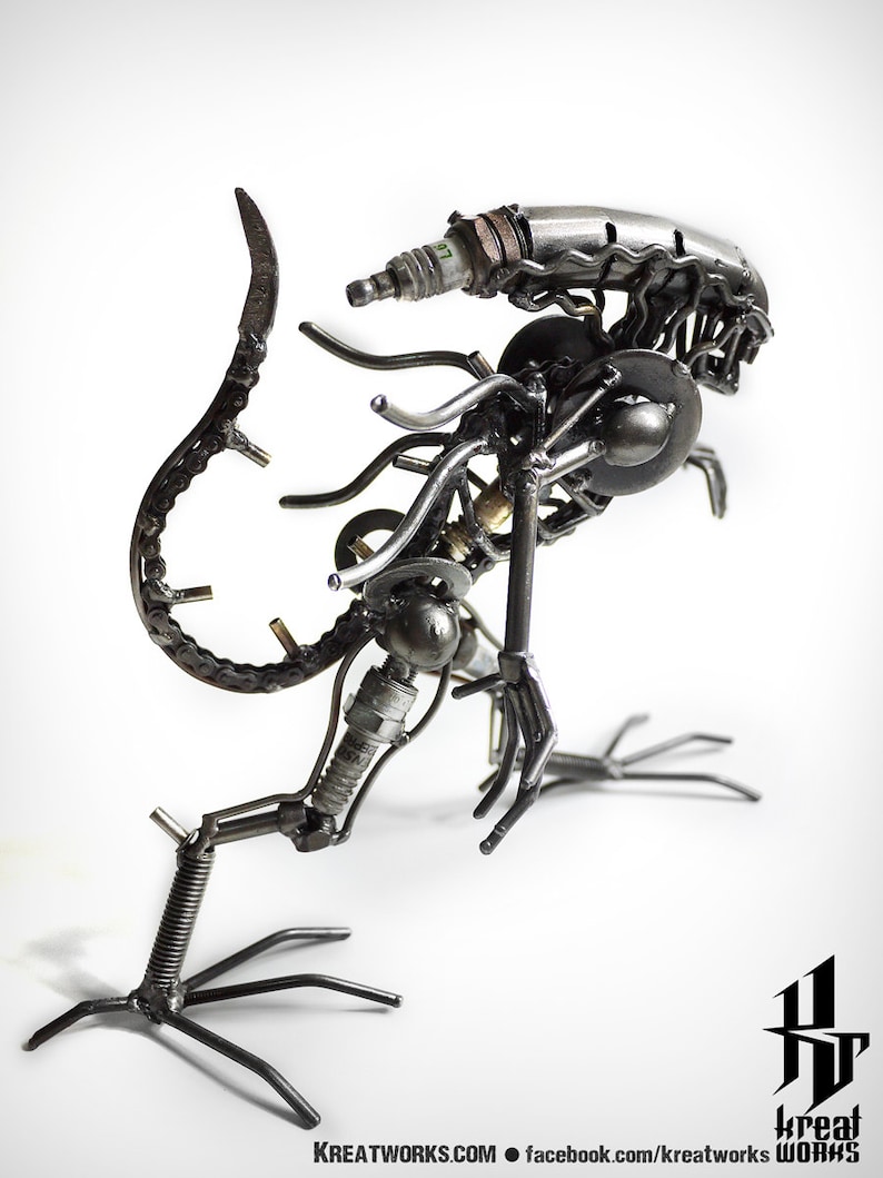 Mini Metal Monster : Tail up small Item - Etsy