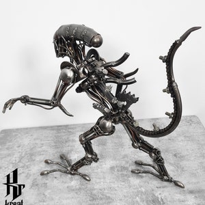 Recycled Metal Standing Monster : Tail up (38 Cm Height) Xenomorph ...