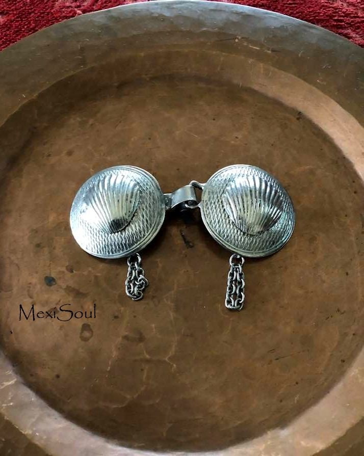 Vintage Engraved Metal Shell Belt Buckle/ Shell Buttons - Etsy