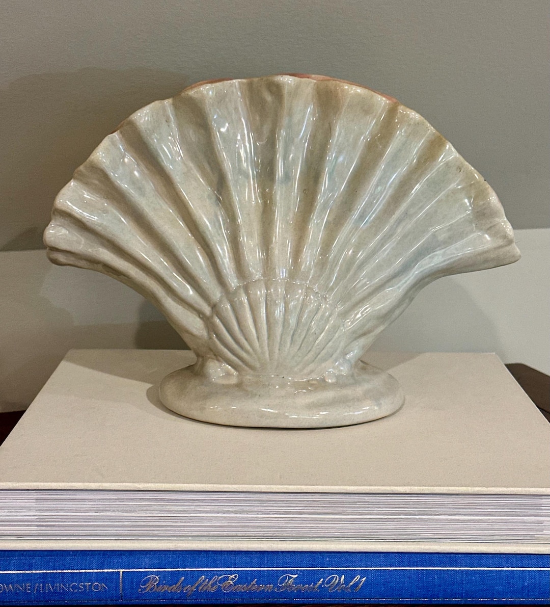 Beautiful Gonder Pottery Shell Fan Clam Vase. 1950, Great Shape. Multi ...