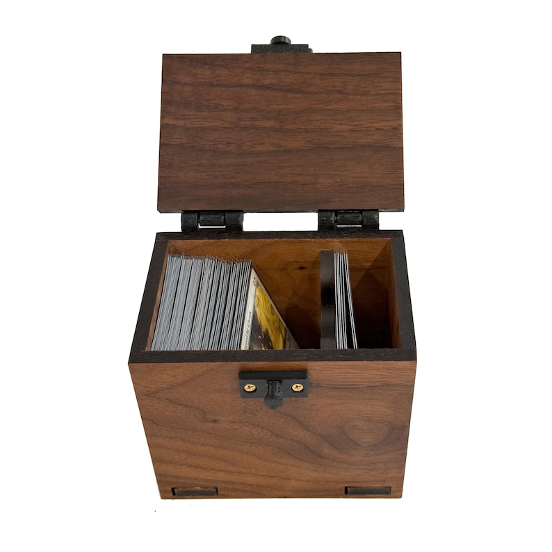 MTG Deck Box LOTR: Commander, Fits 100+ Sleeved Cards, Dice Tray ...