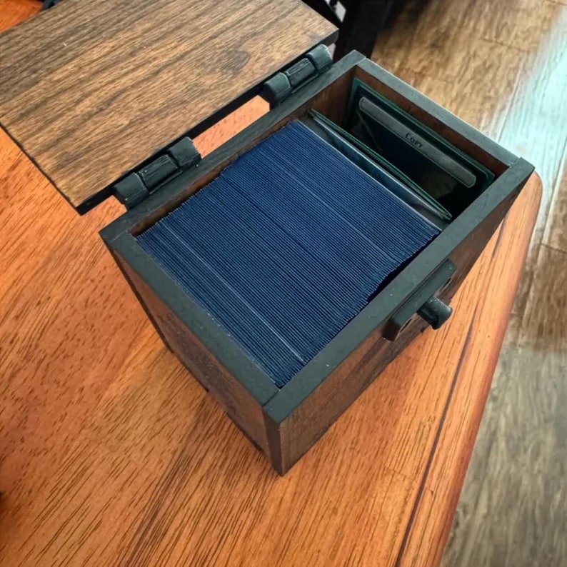MTG Deck Box LOTR: Commander, Fits 100+ Sleeved Cards, Dice Tray ...