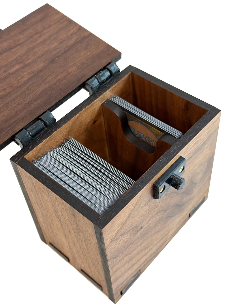 Commander Deck Box: 100+ Sleeved Cards, Dice Tray, Wizard Raccoon Theme ...
