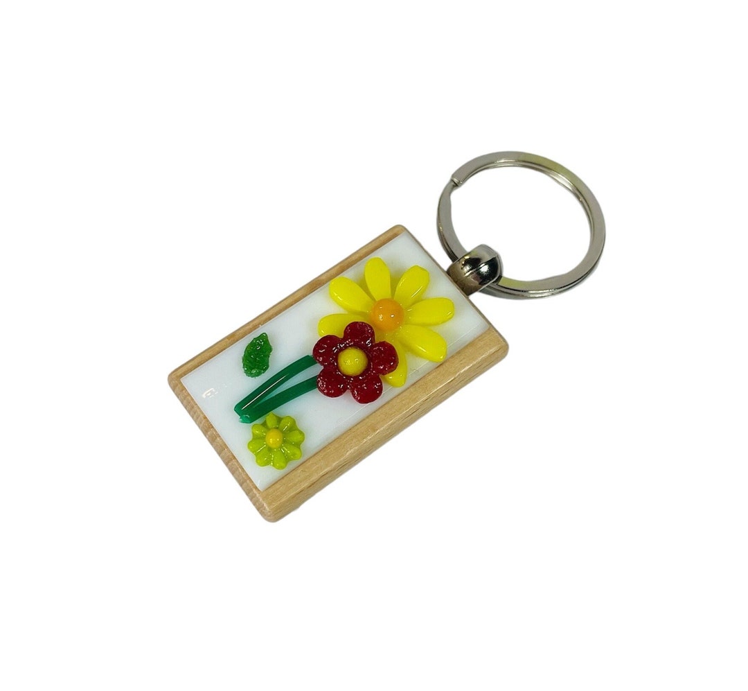 Daisy Flowers Keychain, Beautiful Fused Glass Key Chain, Best Friend ...