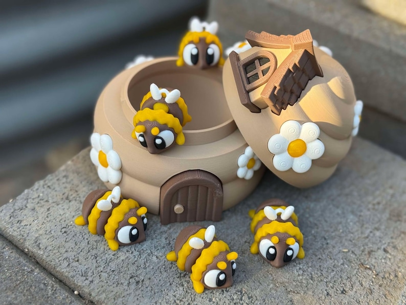 3D Printed Beehive With Mini Bees – Collectible Playset - Etsy
