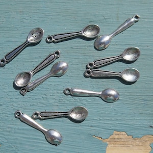 Spoons, Mini Spoon Charms, 10 Pcs Silver Toned Mini Spoon Pendants ...