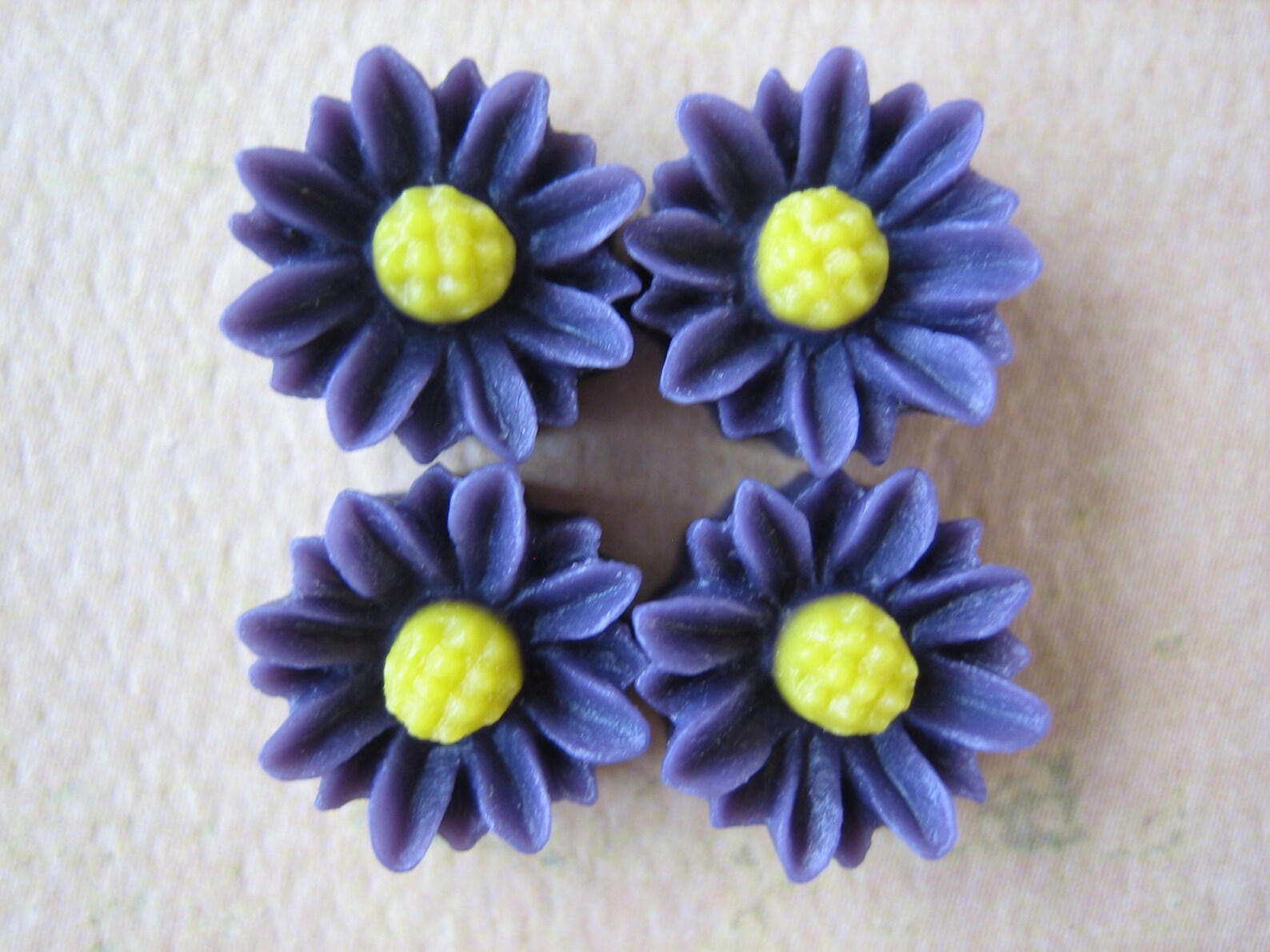 Mini Daisy Flower Cabochons, Purple Cabochons, Purple Cabs, Resin ...