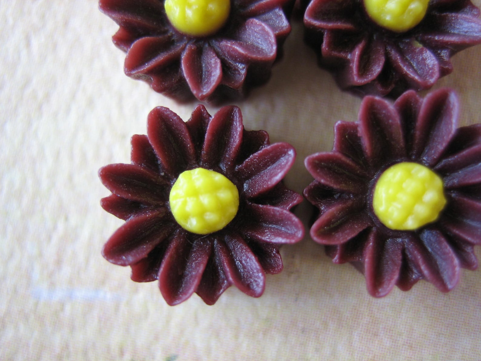 Mini Daisy Flower Cabochons Resin Cabs 4 pieces 9mm Flowers | Etsy