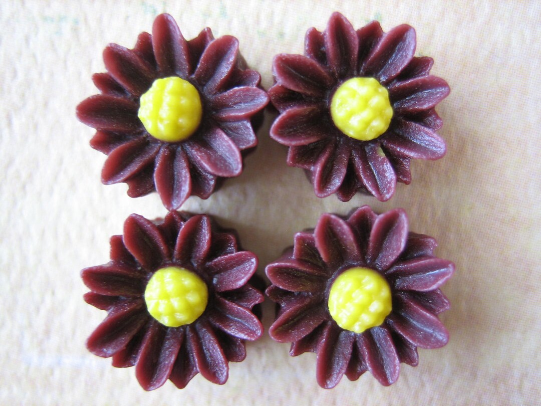 Mini Daisy Flower Cabochons, Resin Cabs, 4 Pieces 9mm Flowers, Burgundy ...