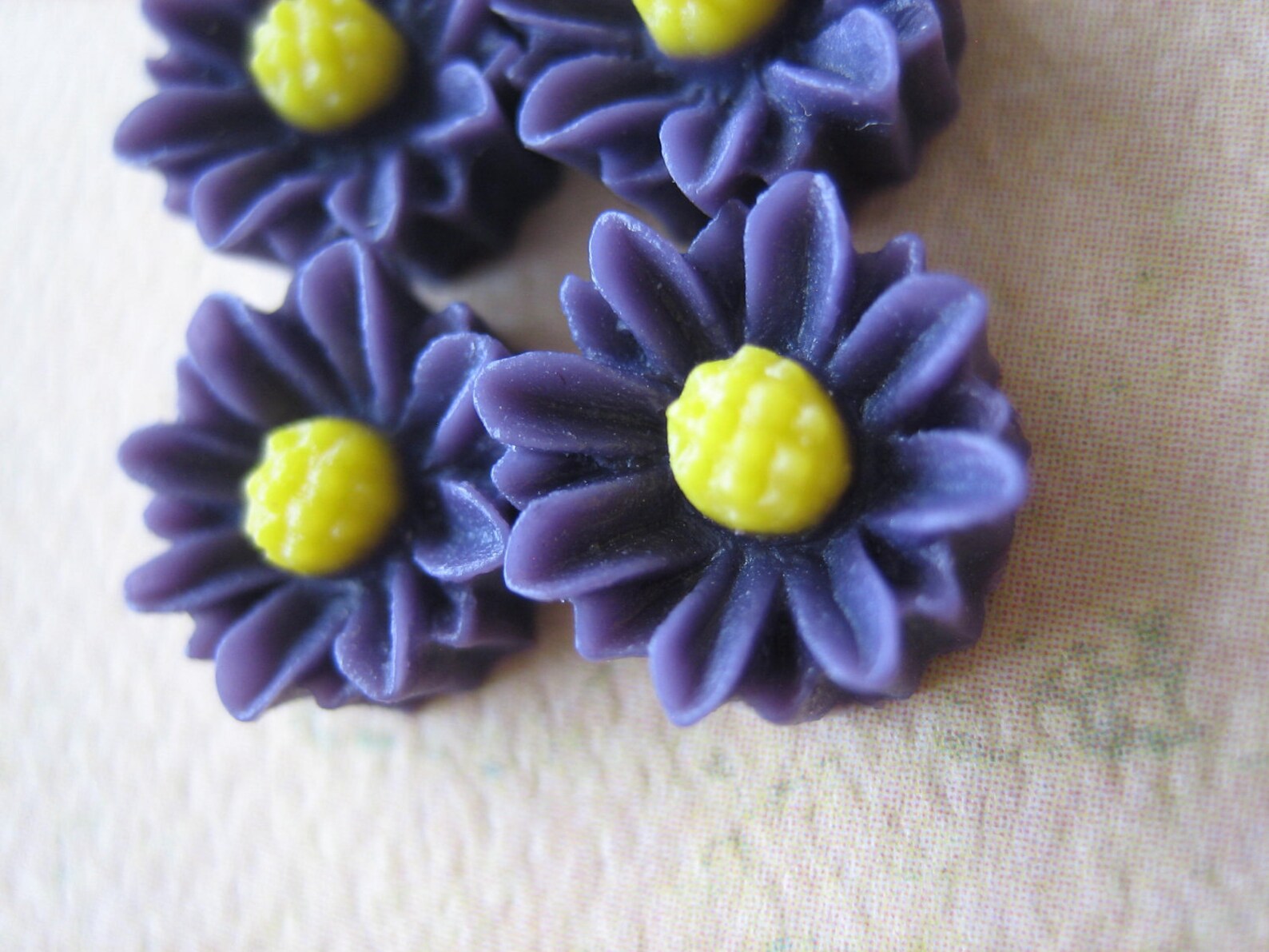 Mini Daisy Flower Cabochons, Purple Cabochons, Purple Cabs, Resin ...