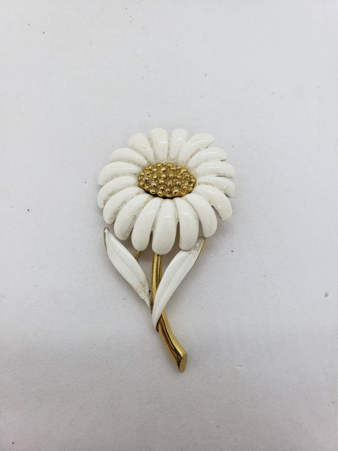 Vintage Daisy Brooch by Monet, White Enamel Daisy Brooch on Gold Tone ...