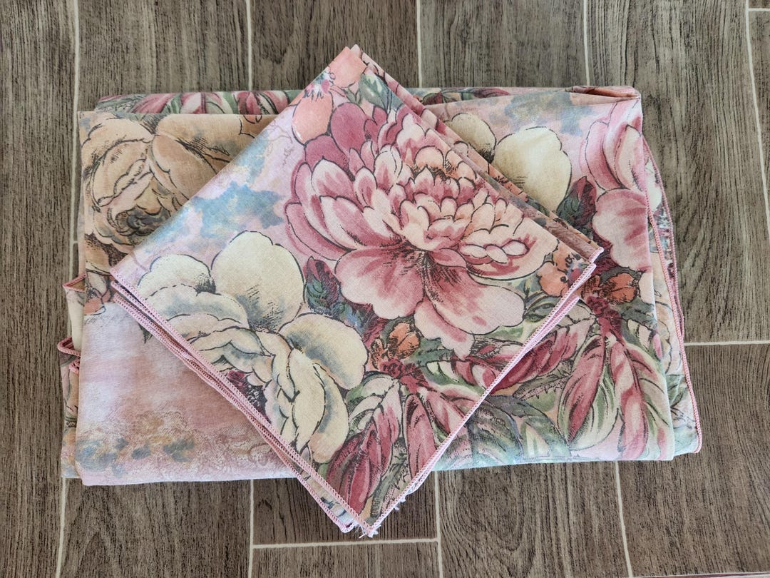 Vintage 1980's 90's Oval Muted Floral Tablecloth With 8 Matching ...