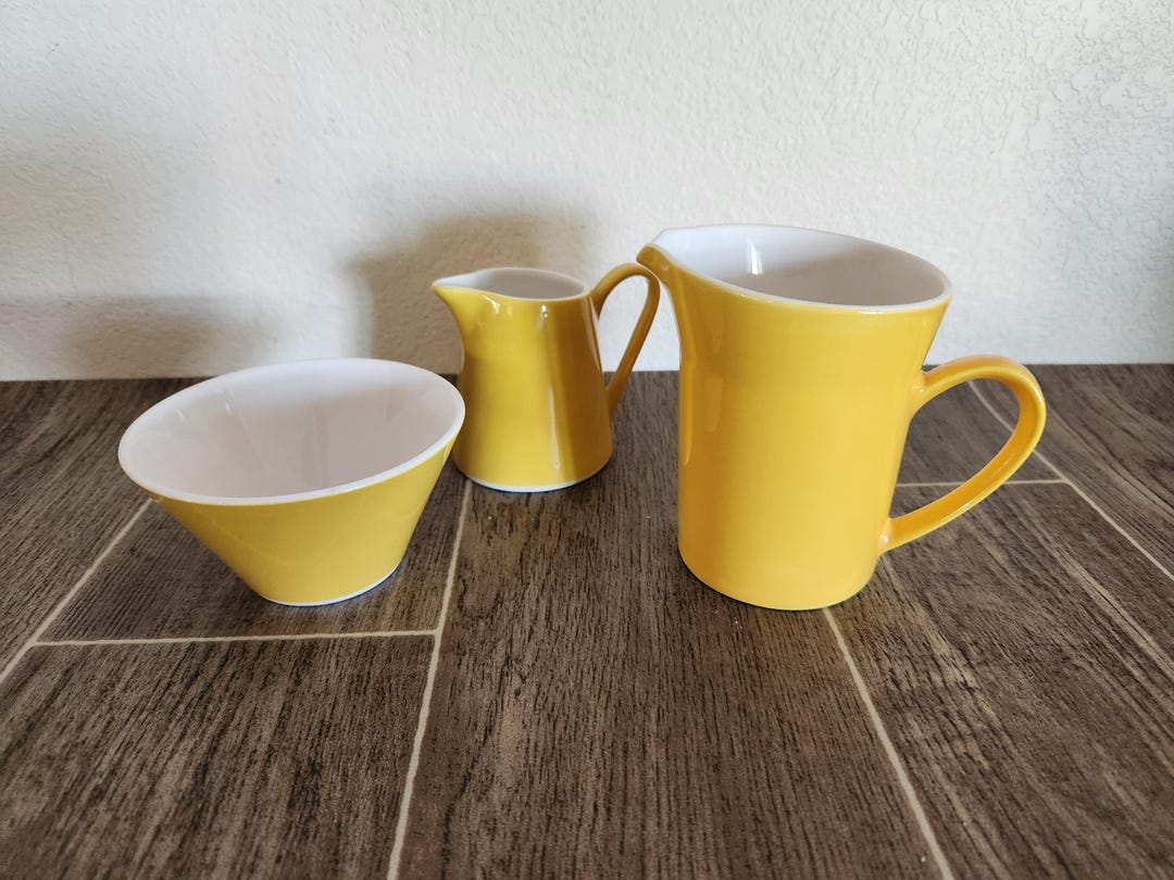 Vintage Yellow and White Small Pitchers and Sugar Bowl | 2 Pitchers 1 ...