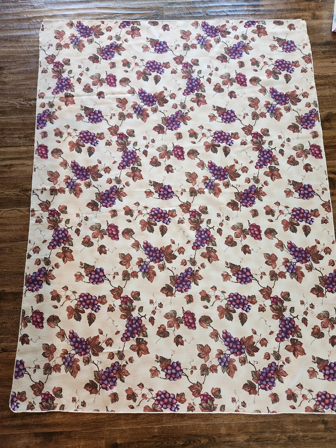 Vintage Rectangular Grape Design Tablecloth | 52