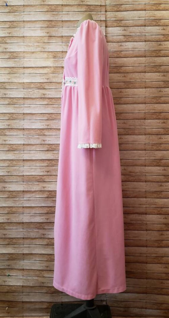 Vintage 1960s Pink Velour Robe With Ribbon Trim by Se… - Gem
