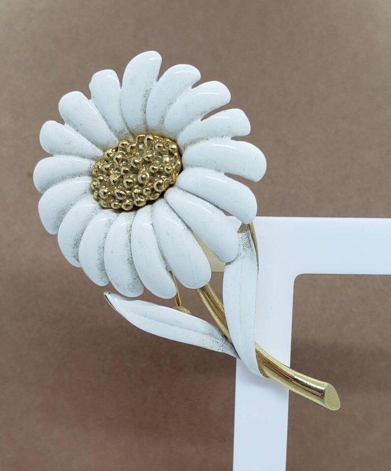 Vintage Daisy Brooch by Monet White Enamel Daisy Brooch on | Etsy
