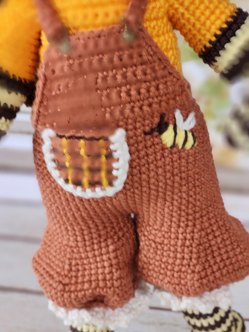 Crochet Doll and Bee Amigurumi Pattern: PDF Tutorial (english, Turkish ...