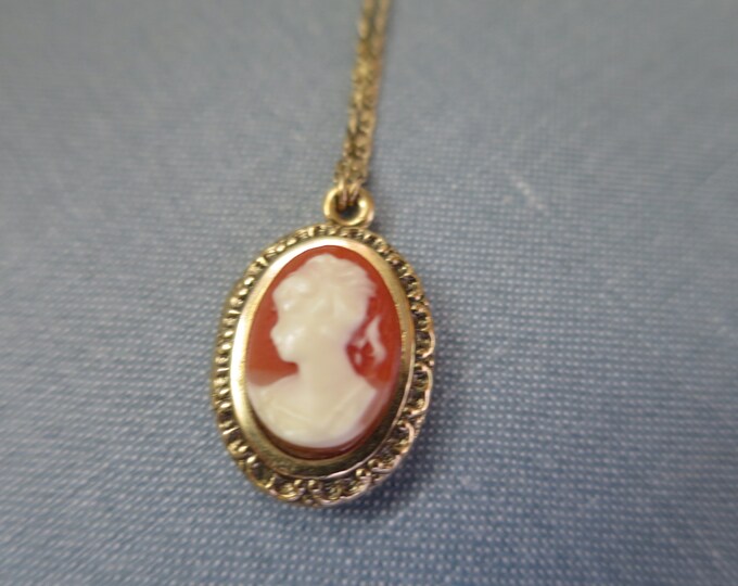Cameo Pendant Locket Necklace Gold Tone Finish Oval Setting for Raised ...