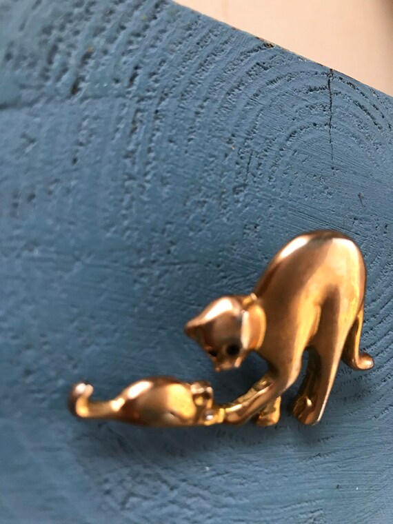 Cat and Mouse Brooch Hump Back Cat w/ Mouse Vintage 1… - Gem