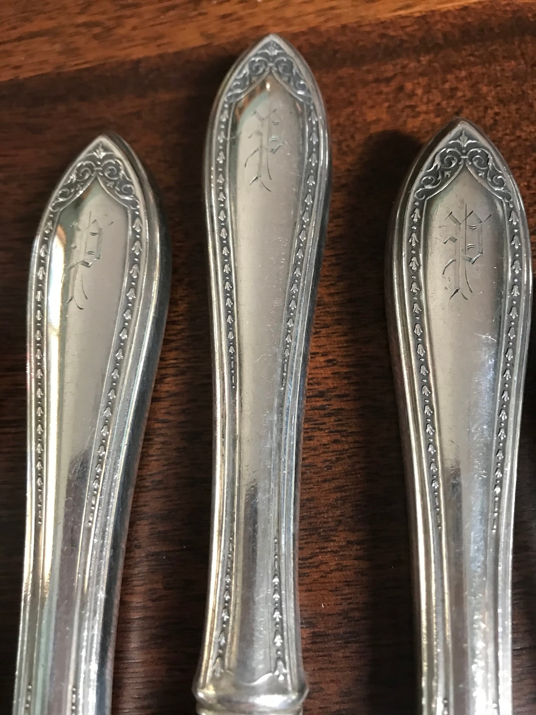 5 Sheraton Table Knives "p" Monogram Engraved Oneida Community Plate Co ...