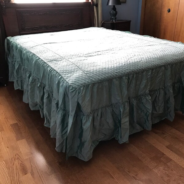 Ruffle Bedspread - Etsy