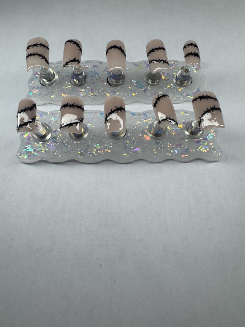 Barbed Wire Press on Nails | Nude Western Nail Set | Short Fake Nails ...