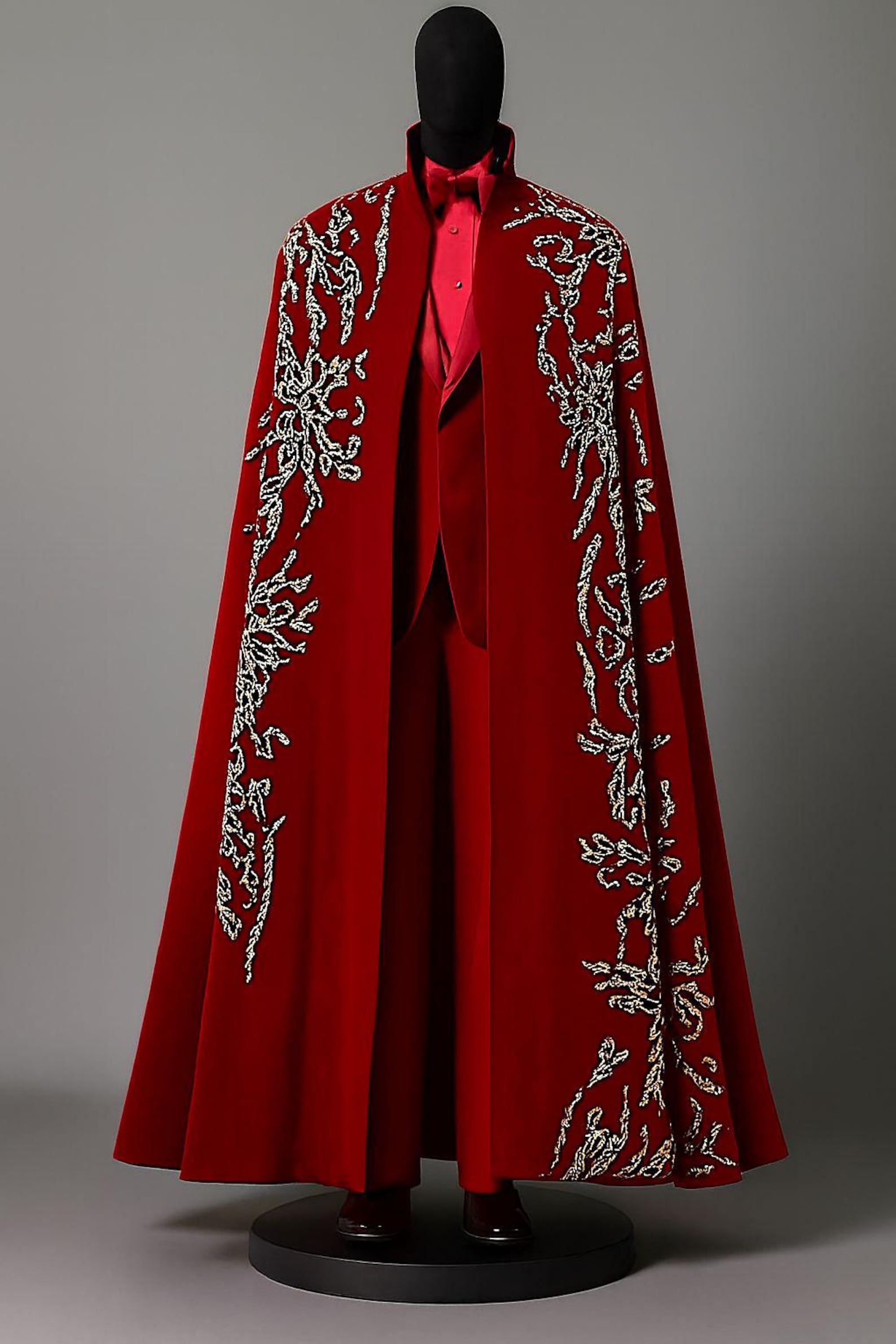 Custom Red Velvet Embroidered Men Cape Suit Royal Prince Costume Cape ...