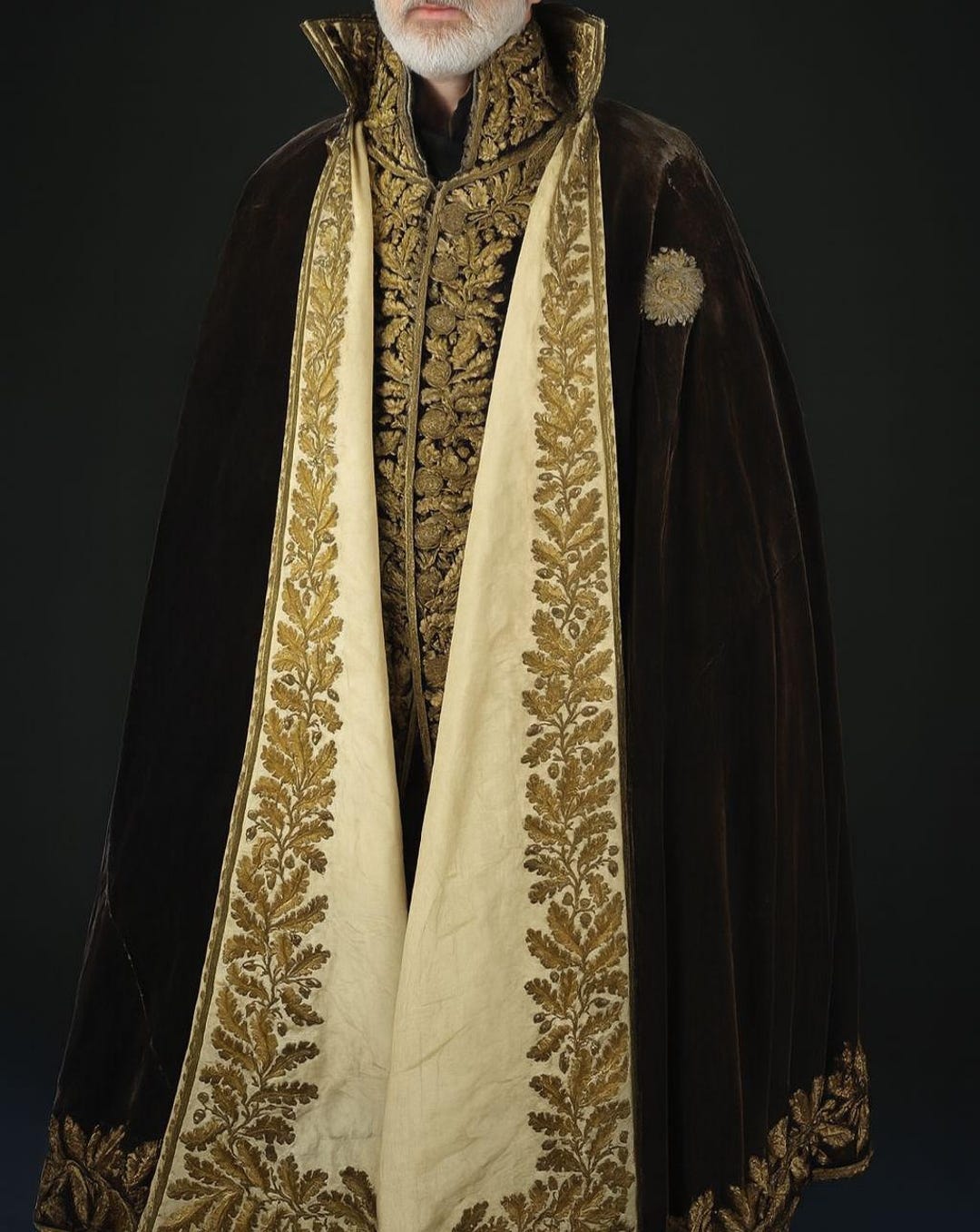 Customized Regal Velvet Embroidered Cloak Baroque Renaissance Mens ...