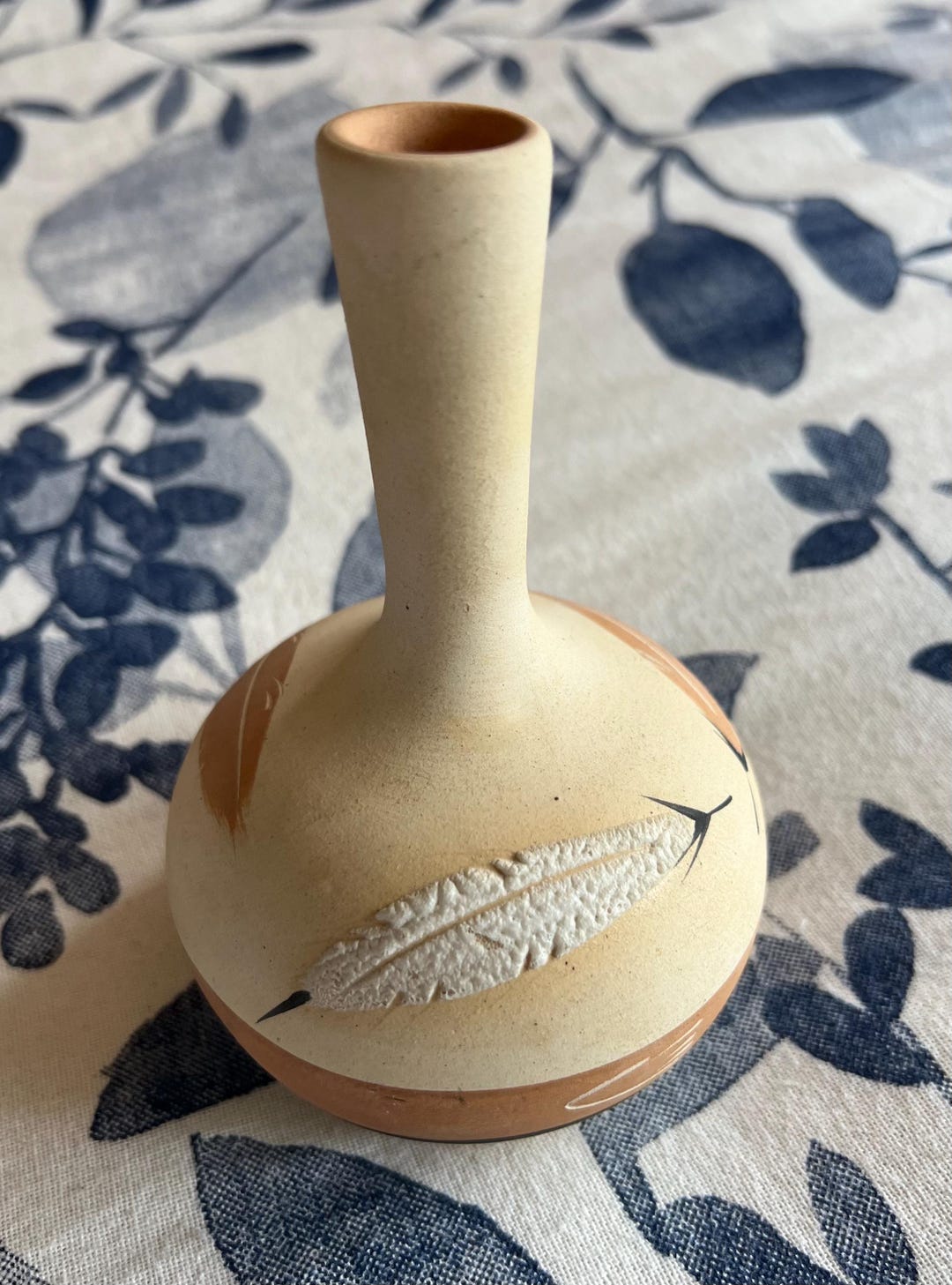 VTG Pueblo Pottery Signed Buck Skin -southwestern Bud Vase Feather ...